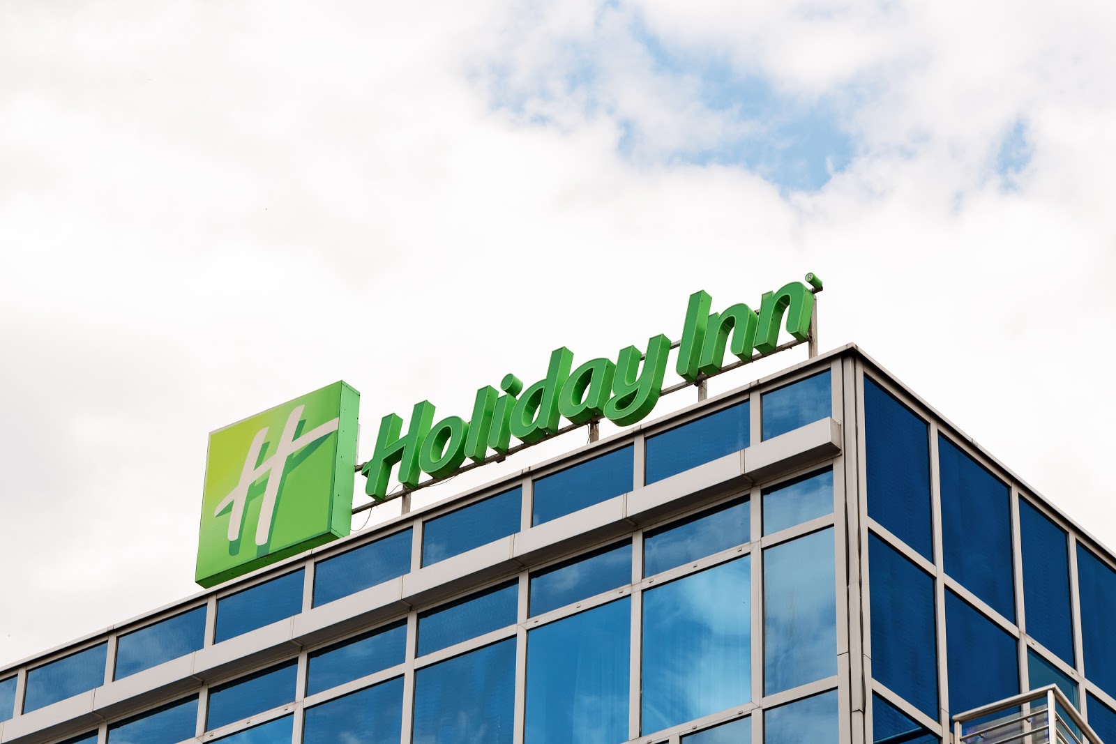 Hotel Signs – The Displays Every Hotel Needs | Bartush Signs